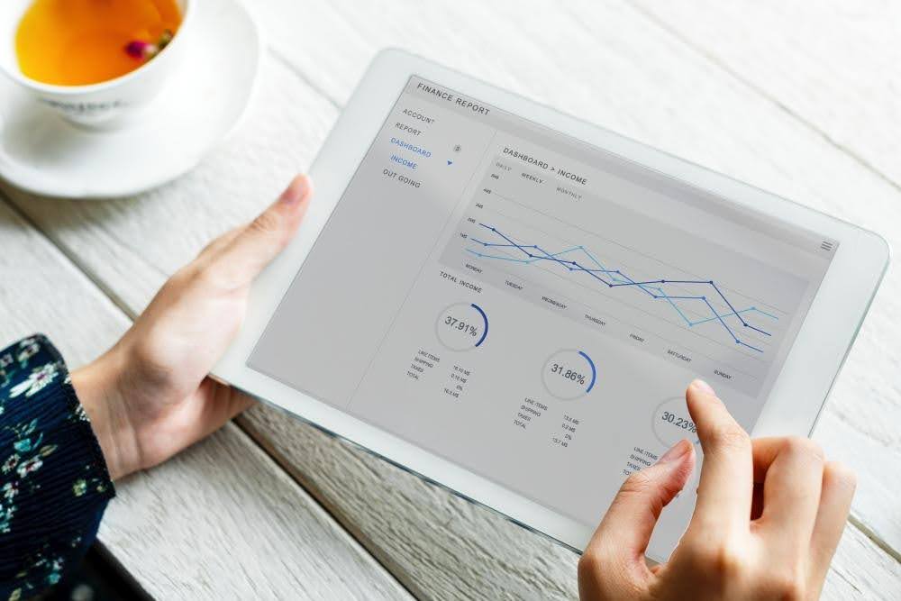Handshakes Business Intelligence Tools: APP vs XPERT